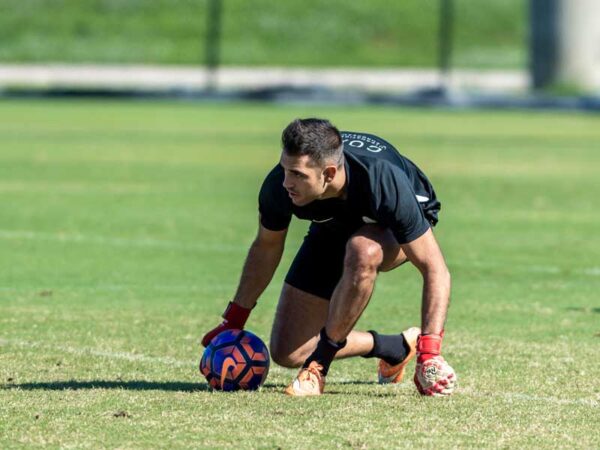 The top 5 qualities to become a professional football player - Paris ...