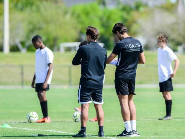 The top 5 qualities to become a professional football player - Paris ...