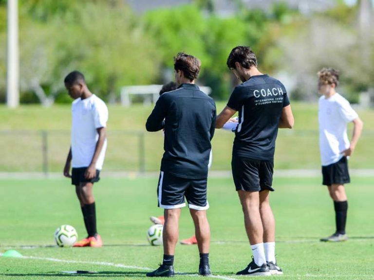 The top 5 qualities to become a professional football player - Paris ...